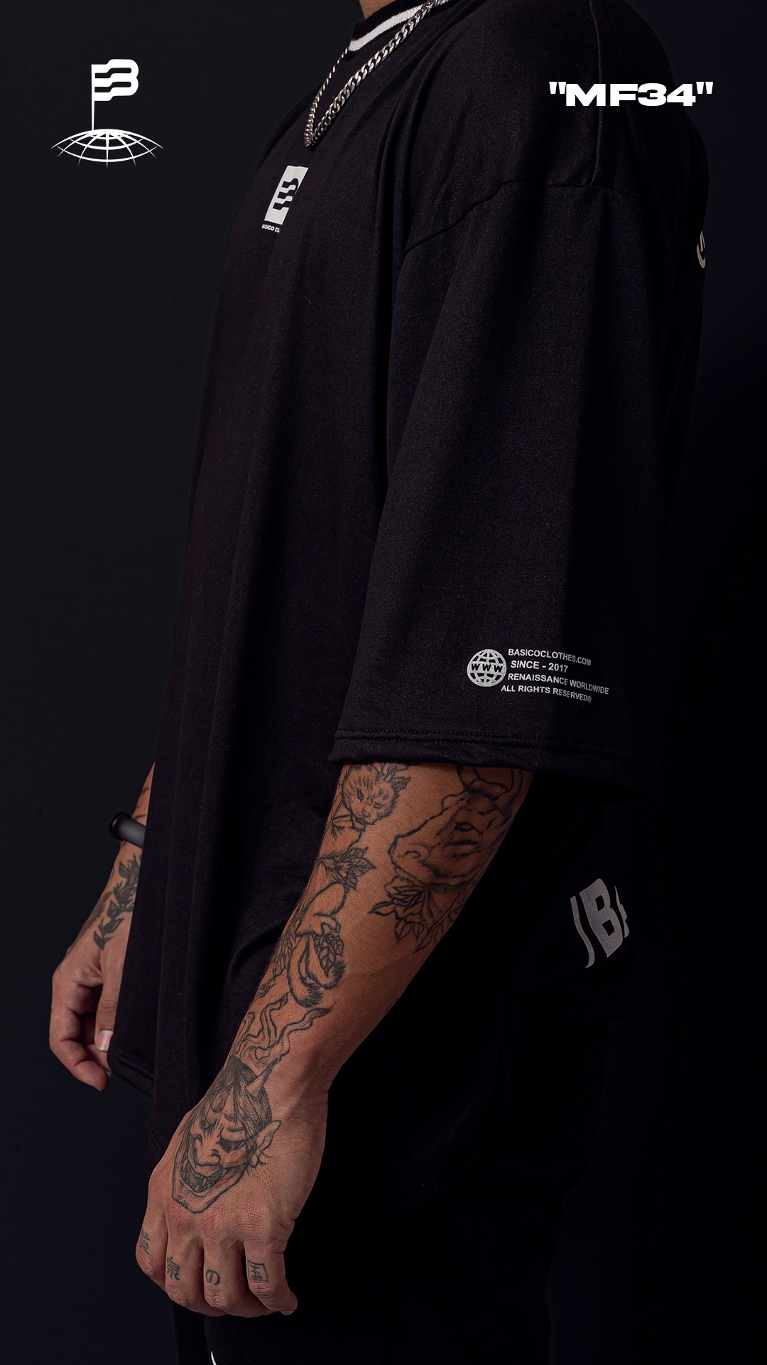 MF34- Franela Renaissance Oversize Negra - Basico Clothes🏳️